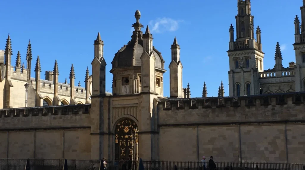 Oxford Clarendon Building: Broad Street Guide